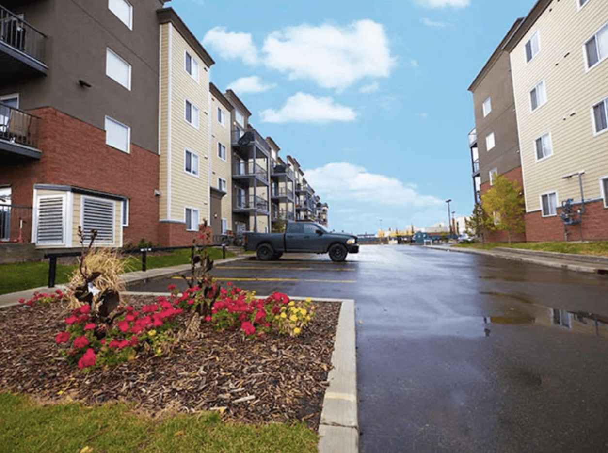 Elizabeth Gardens — 162 Avenue NW, Edmonton - Canadian CRB Program